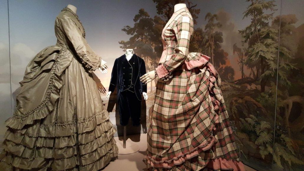 Les collections du musée des arts de la mode réunies dans l’exposition ...